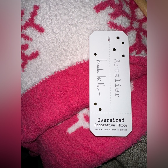 Nicole Miller | Bedding | Tiktok Viral Pink Snowflake Throw Blanket Htf ...